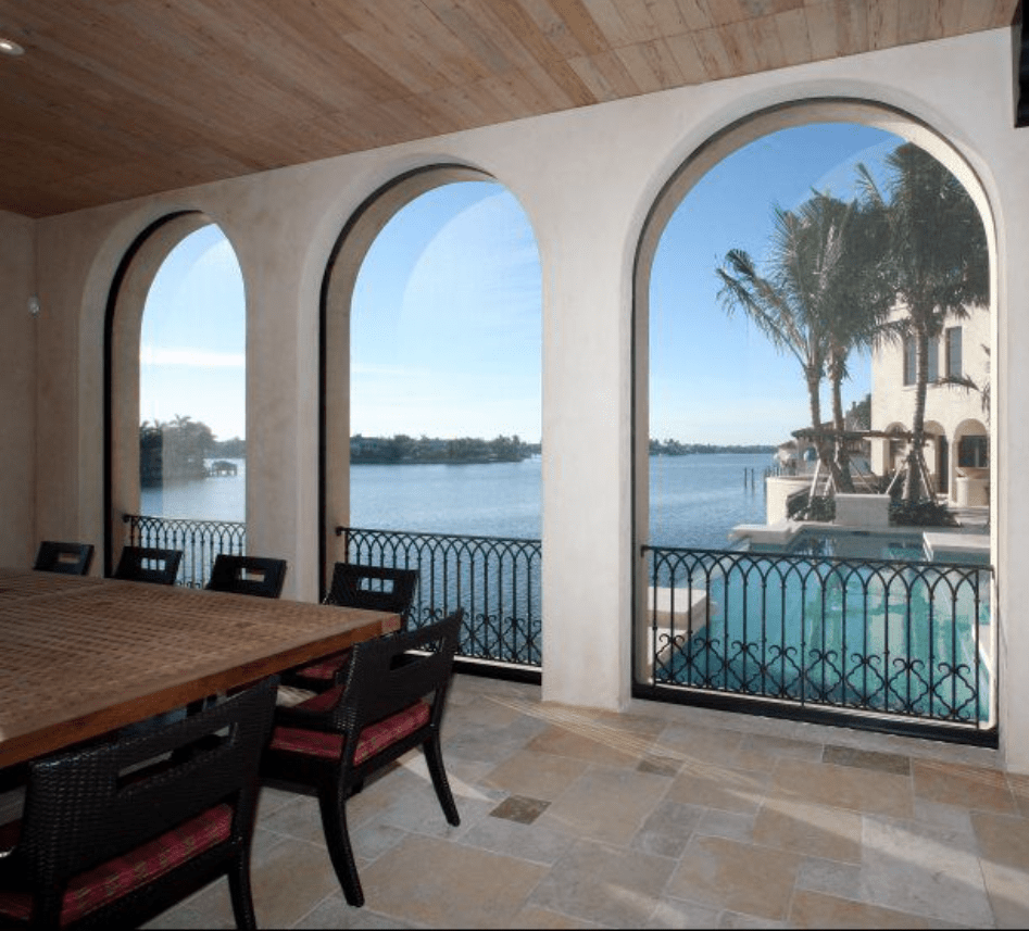 Motorized Retractable Screens Make Entertaining Outdoor a Breeze ...